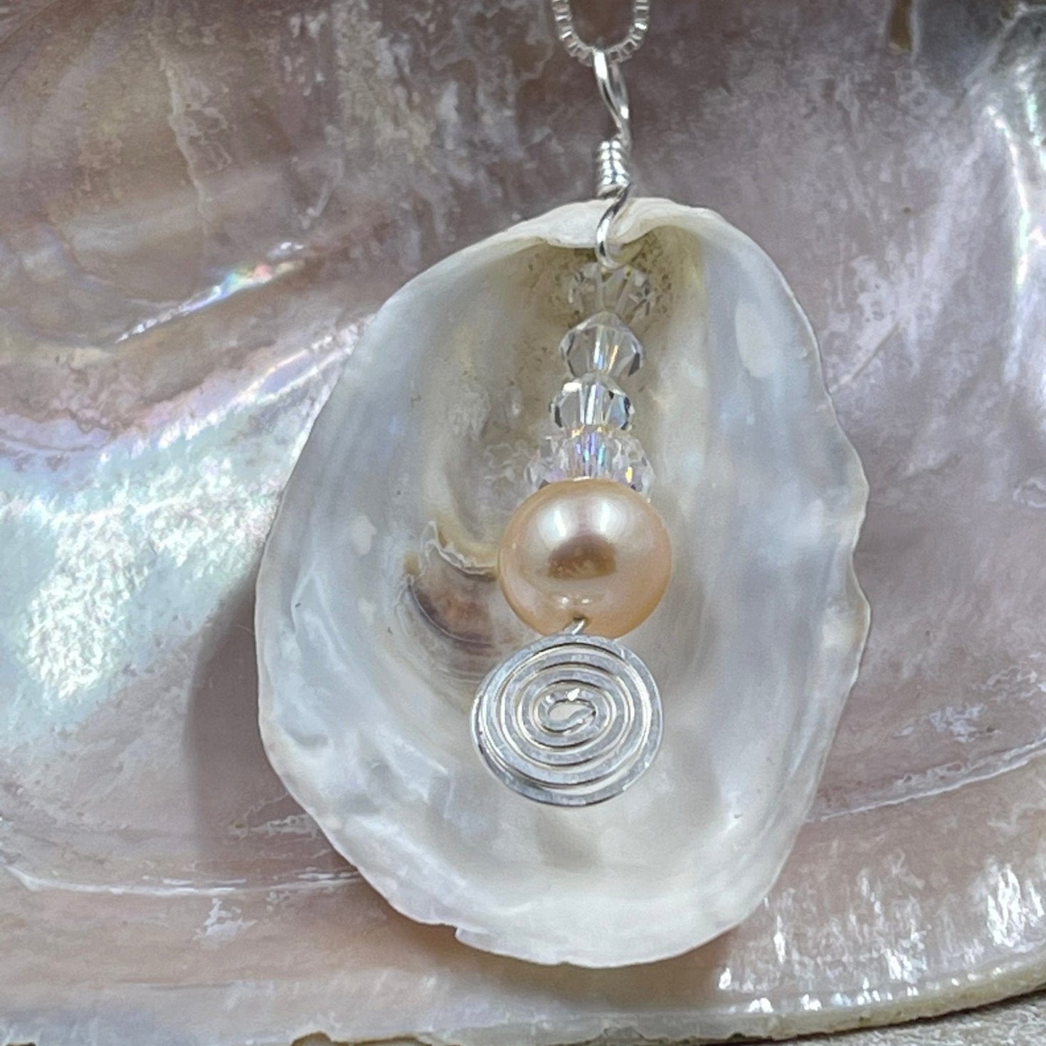Natural Oyster Shell and Metallic Pearl Necklace – VAEL Designs